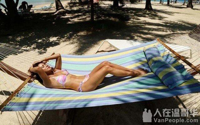 最性感的混血健身教练，她有着台湾最美马甲线 - 人在温哥华网 VanPeople.com