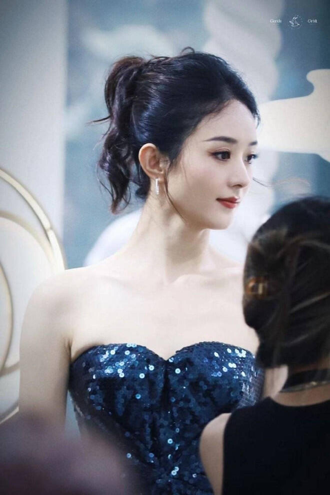 赵丽颖身穿蓝色星钻人鱼裙！身材曼妙性感撩人 - 人在温哥华网 VanPeople.com