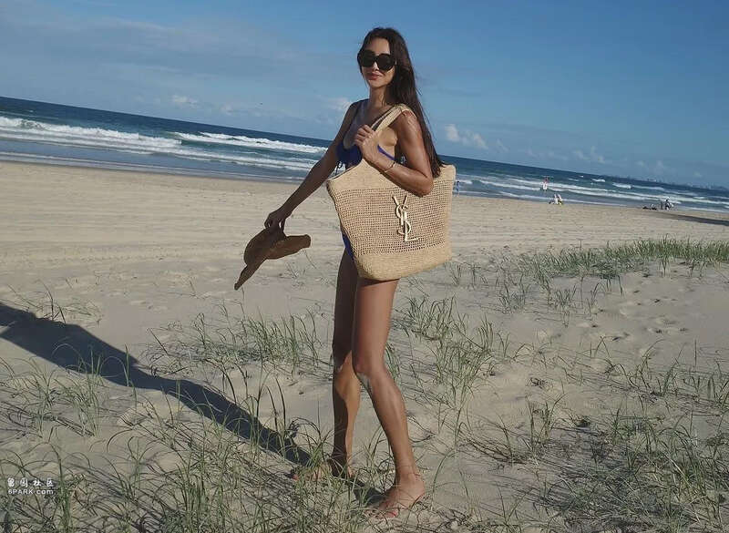 曹格45岁前妻辣翻！穿比基尼现身，樱花妹惊以为29岁 - 人在温哥华网 VanPeople.com